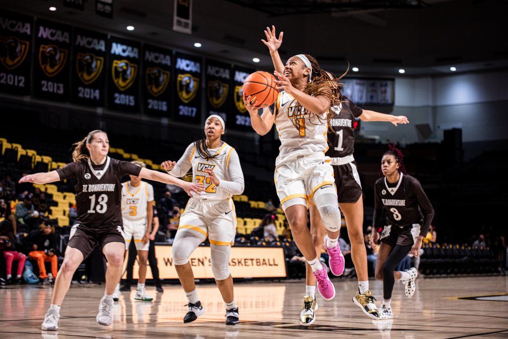 Graduate student Taya Robinson reaches 1,500 career points near the end ...