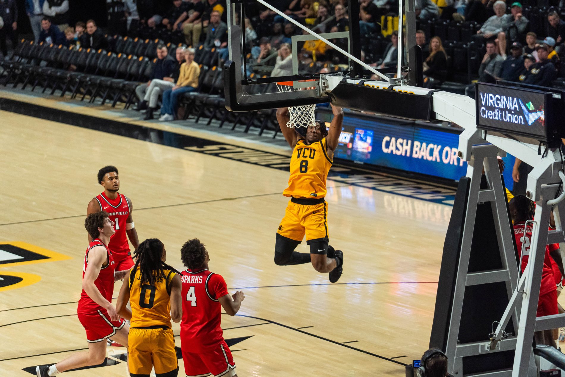 Men’s basketball hunts down the Stags in home exhibition